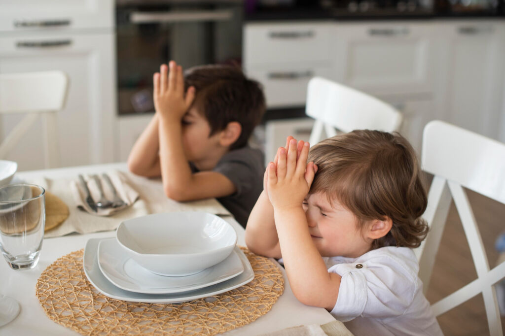Children pray at the dinner table. Photo created by freepik | Sydney ...
